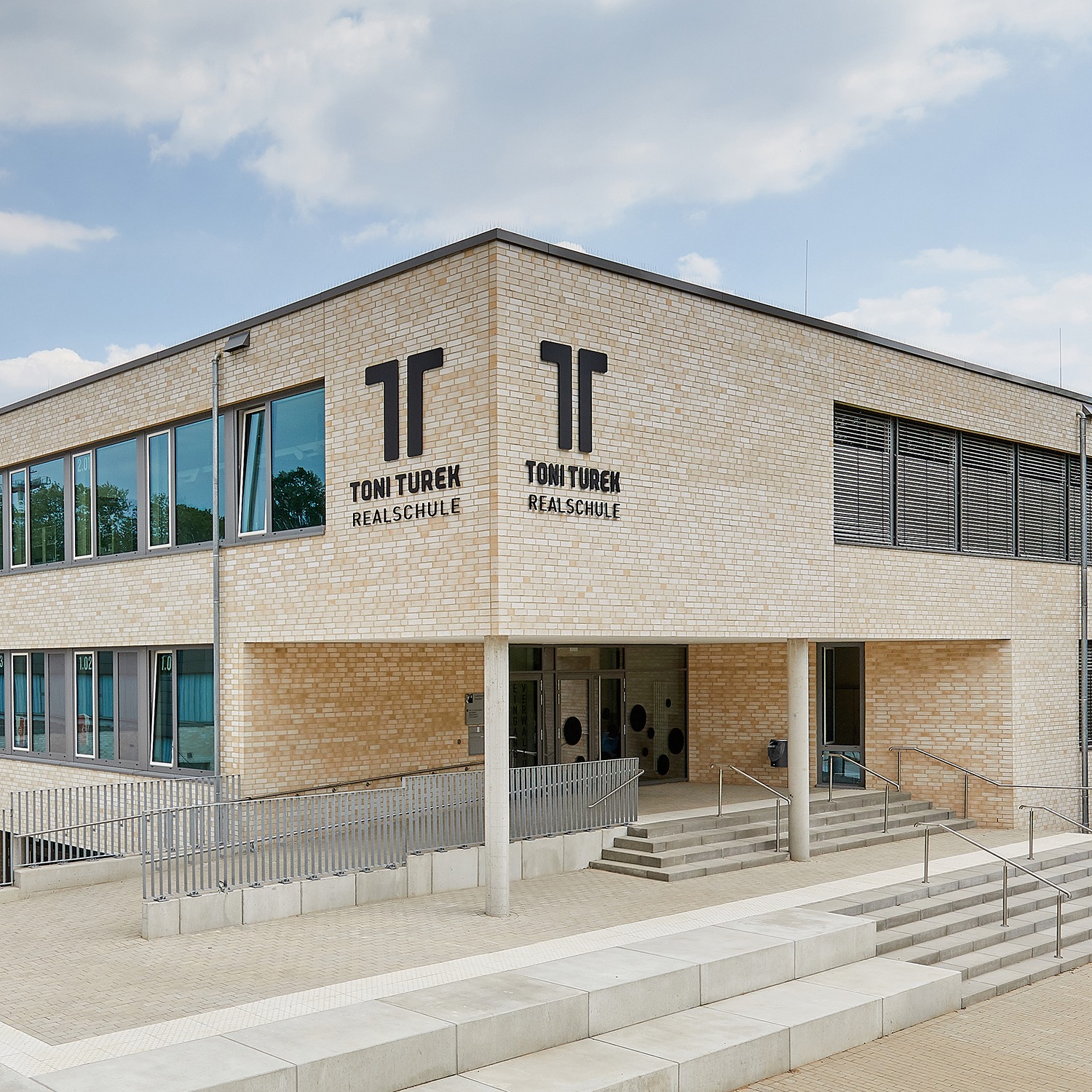 Toni Turek Realschule + 3 Feld-Sporthalle Düsseldorf - Dohle + Lohse ...